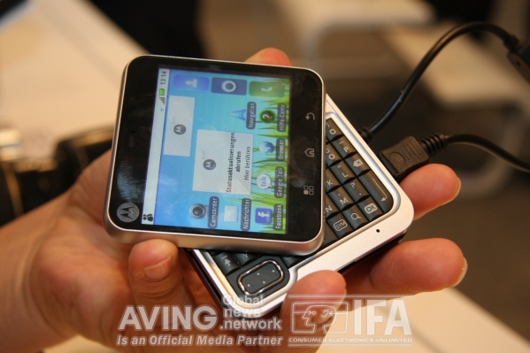 [IFA2010] Vodafone, introduces Motorola rectangular cellular phone ...