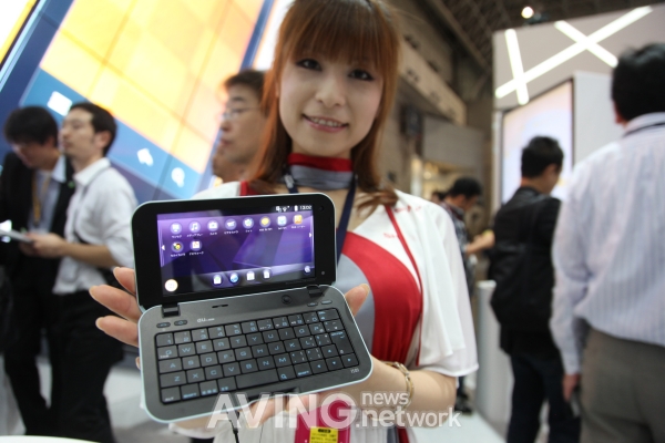 [CEATEC 2010] Sharp, to introduce super mini sized notebook looking ...