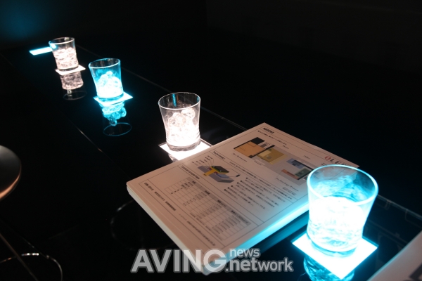 [CEATEC2010-Visual Talk] KANEKA, to introduce its OLED bar showroom