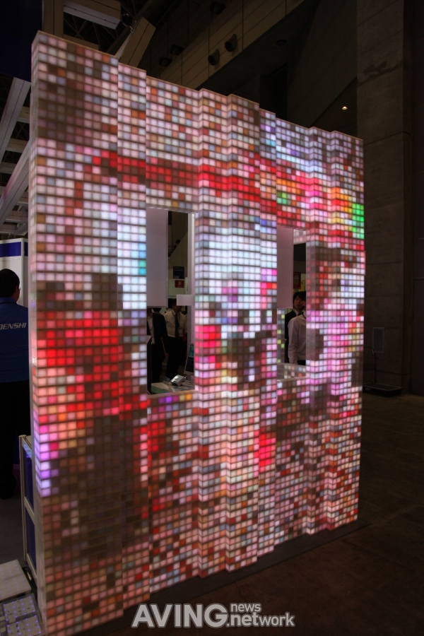 [CEATEC 2010] Koddenshi, to introduce '3D Block Cluster' displaying ...
