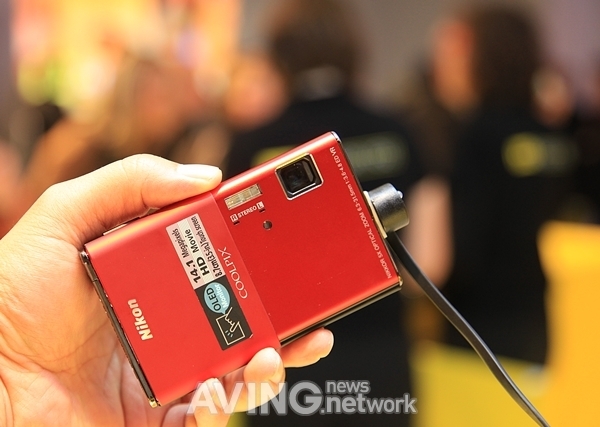 [Video] Look-See Nikon 'Coolpix S80'