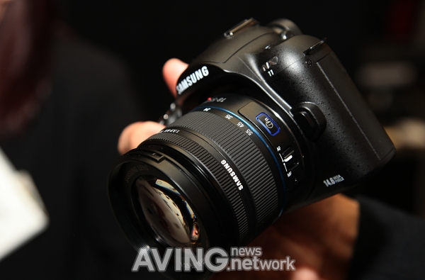 [CES Unveiled] Samsung Launches the NX11