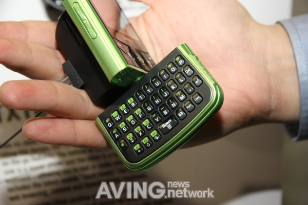 [CES2011] Pantech to introduce Cellphone 'TXT8030'