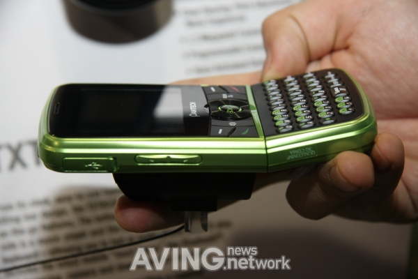 [CES2011] Pantech to introduce Cellphone 'TXT8030'