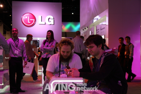 CES 2011, LG Booth Interior Design, Optimus Black, LVCC, Jan 9
