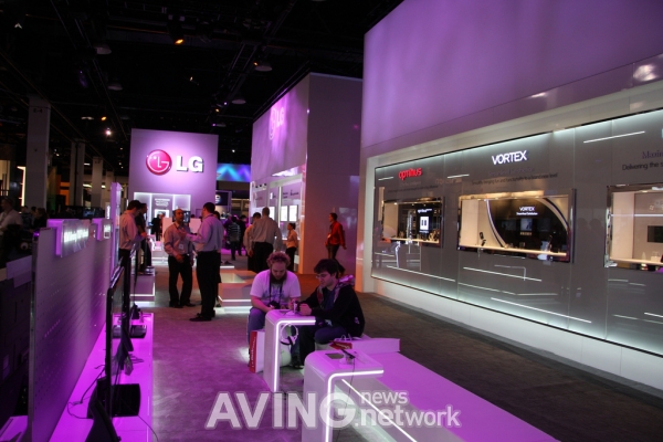 CES 2011, LG Booth Interior Design, Optimus Black, LVCC, Jan 9