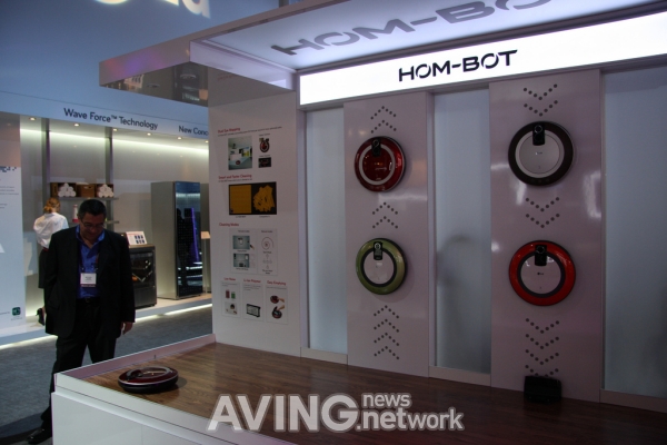 CES 2011, LG Booth Interior Design, Hom-bot, LVCC, Jan 9