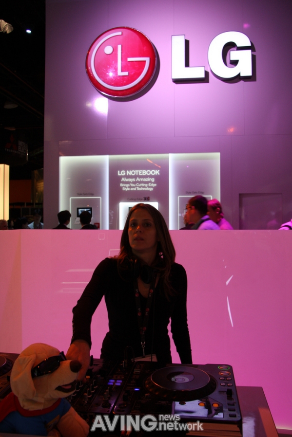 CES 2011, LG Booth Interior Design, Optimus, DJ, LVCC, Jan 9