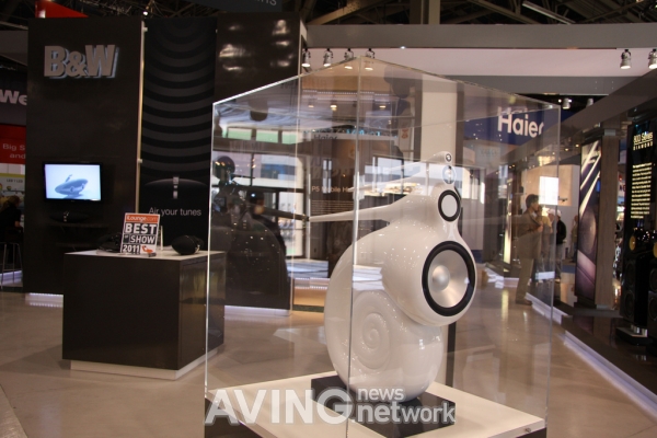 CES 2011, B&W Booth Interior Design, LVCC, Jan 9