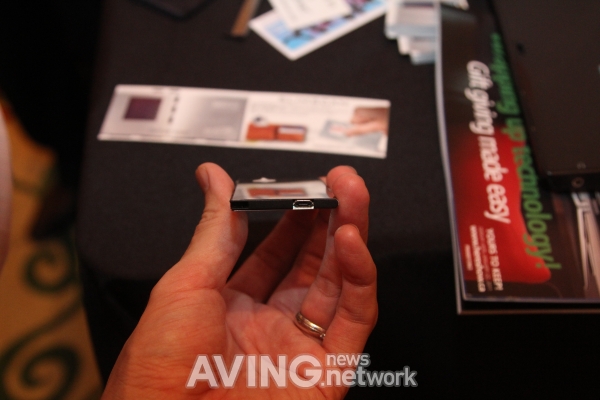 [CES2011] Planon Systems Solutions to introduce creditcard size color ...