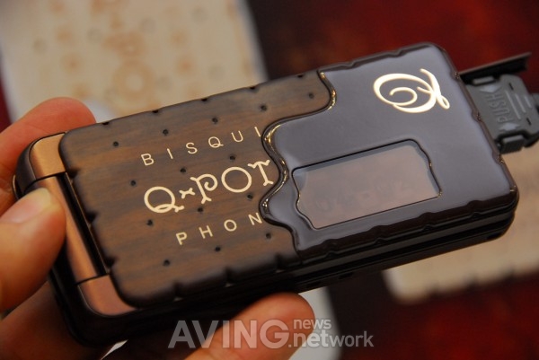[MWC2011] ntt Docomo to announce its chocolate phone 'Q-pot'