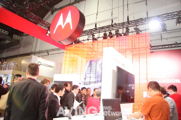 [MWC2011] Motorola 'Pro', Classical Qwerty Keypad + Touch Android Phone