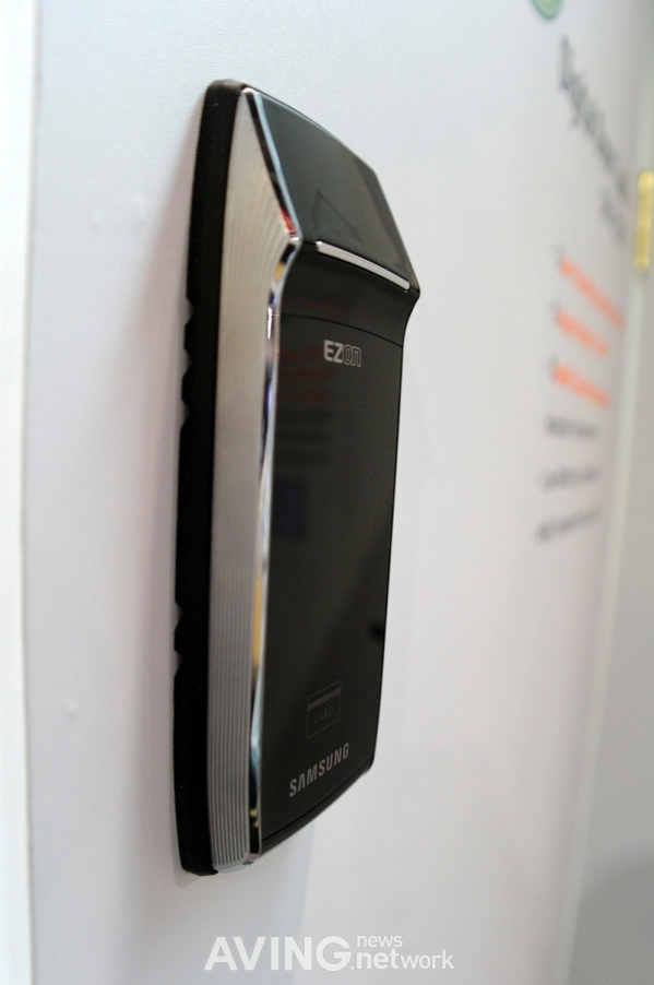 This is the Next-generation Digital Door Lock - The SAMSUNG EZON SHS ...