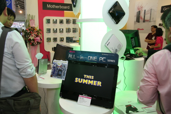 [Computex 2011] Giada to Unveil ‘AIO PC’, Black All-in-one PC