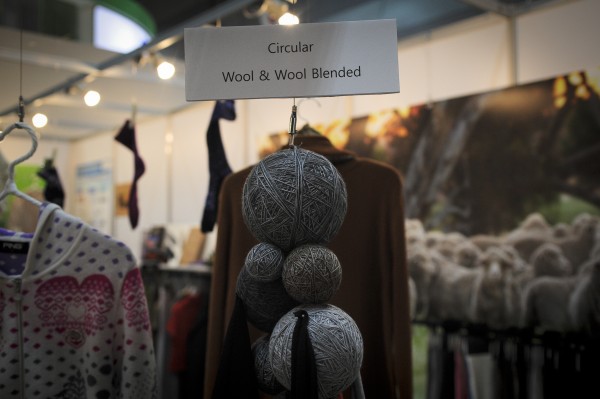 [PIS 2011] Shinhan Spinning to Display Hemp & Semi-Worsted Yarn
