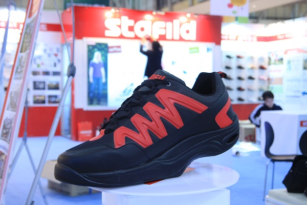 [BISS 2011] Samduk to Show ‘Stafild,’ Walking Shoes for Keeping Balance ...