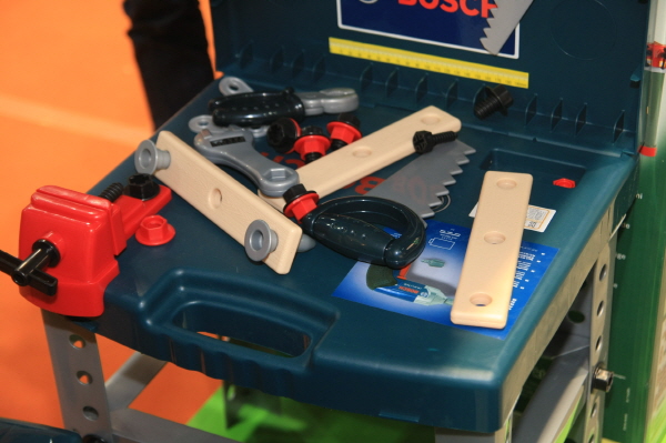 [EDUCARE 2011 fall] Deyion to present ‘Bosch tool-play set’ playing ...