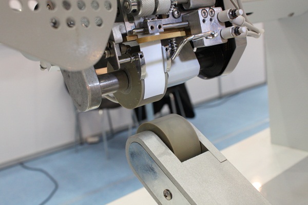 [KORTEX 2011] Nawon machine to exhibit ‘SEAMSEALING MACHINE’ for outdoor