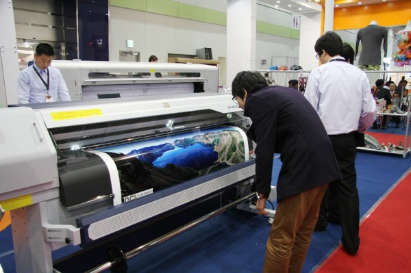 [KOSIGN 2011] DGI, draws attention with environment friendly digital ...