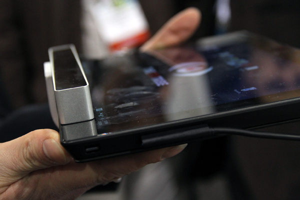 [CES 2014] The Eye Tribe's eye controlled tablet PC ‘EYE TRACKER’