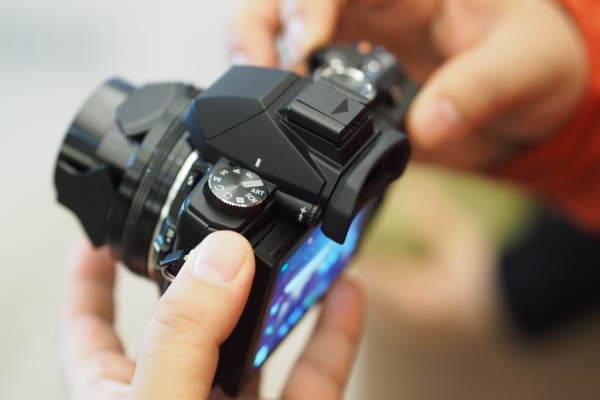 OLYMPUS unveils ‘STYLUS 1’ Easy-to-carry Compact Camera for the middle ...