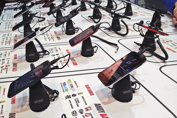 [MWC 2014] Yezz Smartphones Distributed by Avenir Telecom in Europe and ...