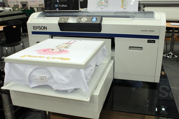 [PID 2014] WelFirst, Display 'Epson SureColor F2000' with Eco-Ink