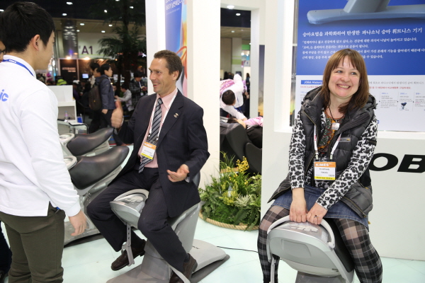 [30th KIMES 2014] Panasonic's Experience Booth for Horseback Riding Exerciser ‘Joba’