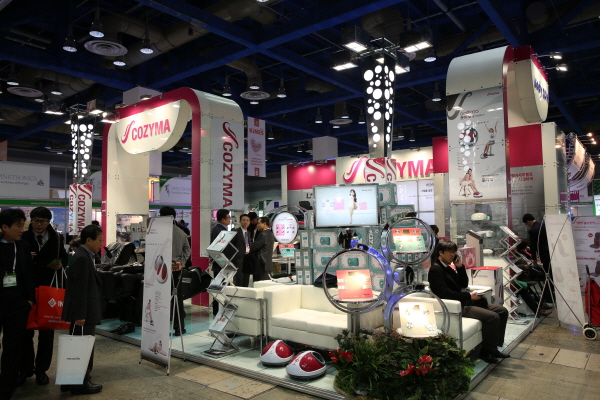 [30th KIMES 2014] Bokjung Showcases, ‘Bodycom’, the Multi-Function Meter(Body Fat, Scale)