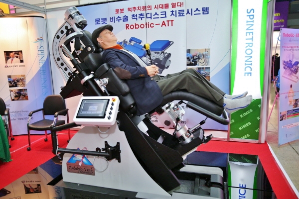 [30th KIMES 2014] JM Tech Showcases Robotic Spine Correction 'Robotic-ATT'