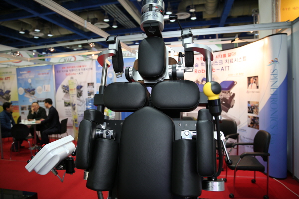 [30th KIMES 2014] JM Tech Showcases Robotic Spine Correction 'Robotic-ATT'