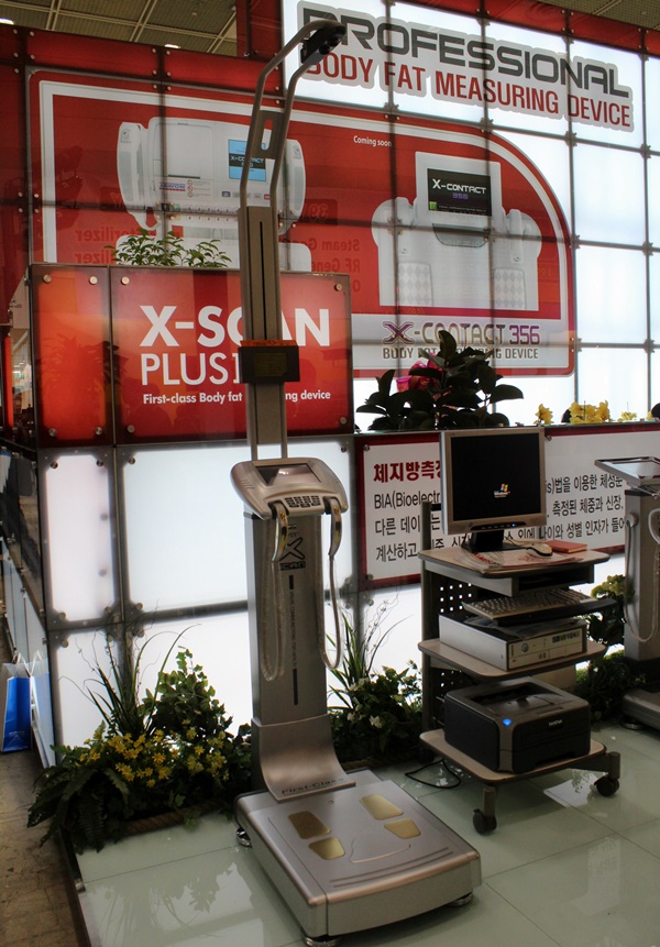 [30th KIMES 2014] Jawon Medical Displays 'EX PLUS 1300' Automatic Pressure Monitor