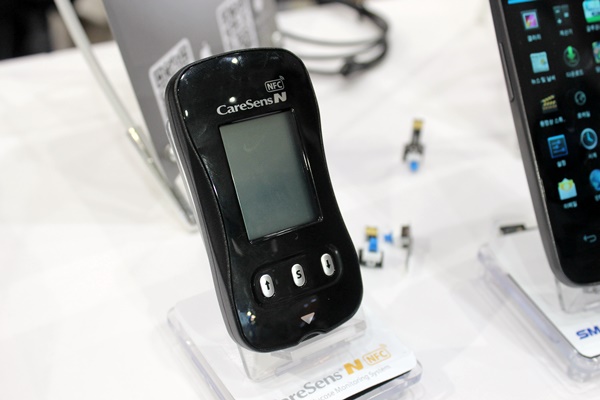 [30th KIMES 2014] i-SENSE Showcases No Coding Blood Glucose Monitor ...