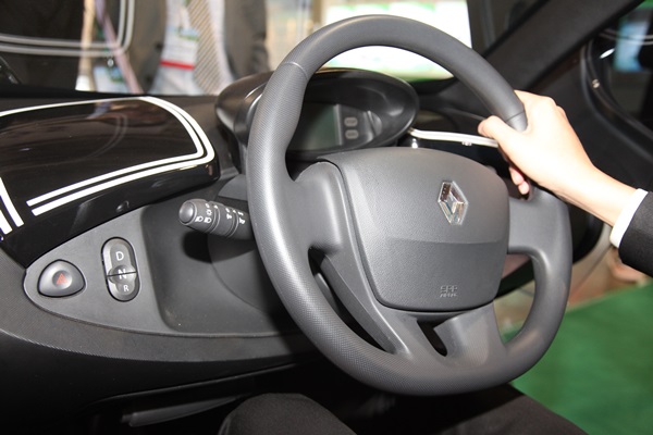 [2014MIECF] Liusmotors Shows off ‘Twizy Z.E’, Two-Seater Small Electric Car