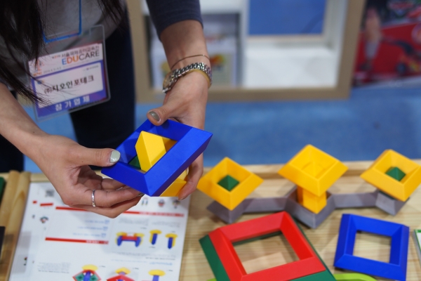 [Educare 2014] Develop Your Children's Creativity with Soft/Hard ...