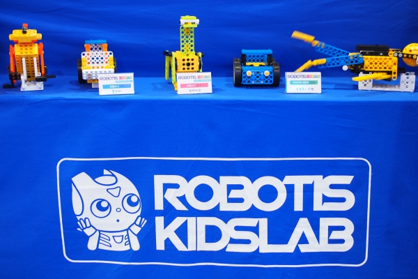 [Educare 2014] Moving 3D Block Robot 'ROBOTIS IDEAS'