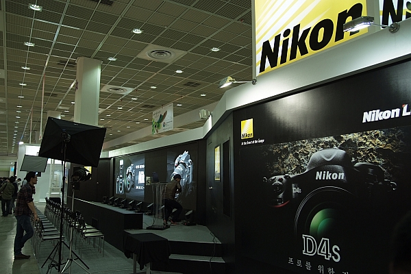 [P&I 2014] Nikon, Meet the World with 85 Million Lenses and D5300!