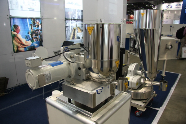 [KOREA CHEM 2014] Infeed Corporation Introduced Its Weighing Feeder