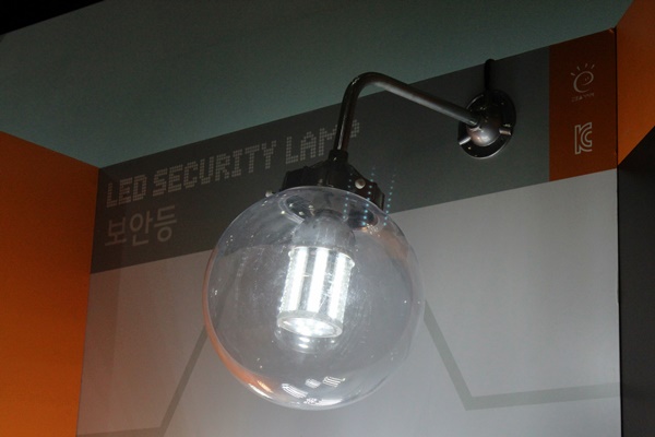 [LED & OLED EXPO 2014] HanYang Semiconductor Showcases 'LED Light ...