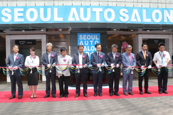 Seoul Auto Salon 2014 Kicks Off! Plenty Of Visitors Come To The Show
