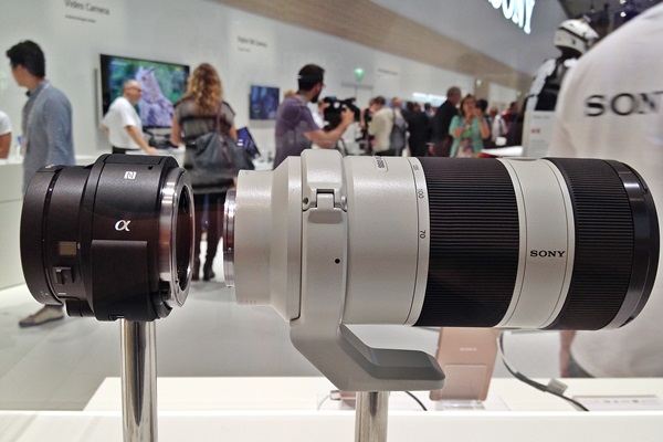 [IFA 2014] Smartphone Transforms Into DSLR, Lens Interchangeable ‘QX1’