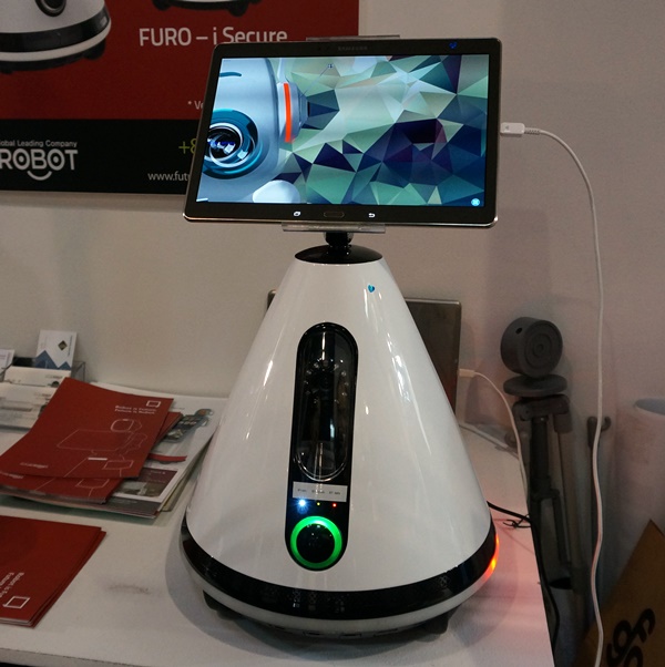 [MWC 2015] Future Robot Introduces Service Robot "FURO"