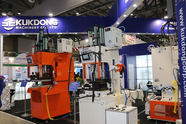 [KOPLAS 2015] Kukdogng Machinery Showcases Rubber Shaping Machine