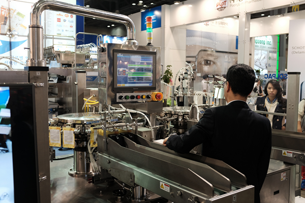 [COPHEX 2015] Solpac's 4-head Rotary Packing Machine