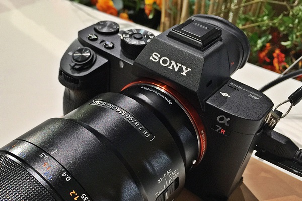 [IFA 2015] Sony Unveils 35mm Full-Frame Mirror-less Interchangeable ...