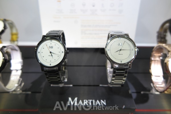 [CES 2016] MARTIAN Introduced Female Hybrid Smartwatch Collection
