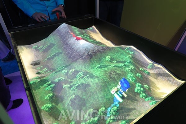 [CES 2016] Intel Introduced an Arcade Game, Using Real Sense Camera