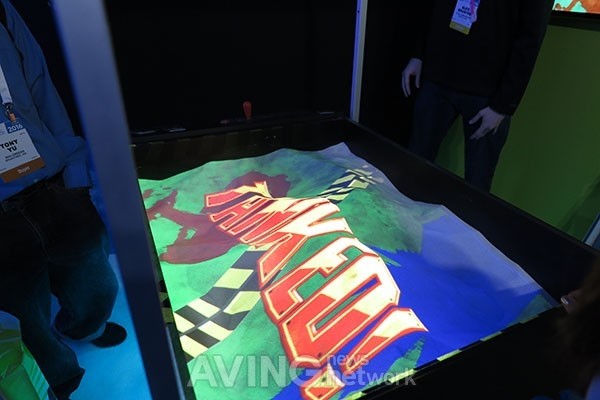 [CES 2016] Intel Introduced an Arcade Game, Using Real Sense Camera