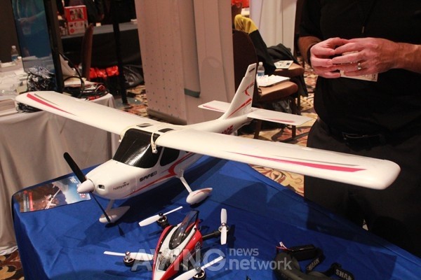 [CES 2016] HORIZON HOBBY Introduced Convenient Multi Copter, 'HobbyZone ...