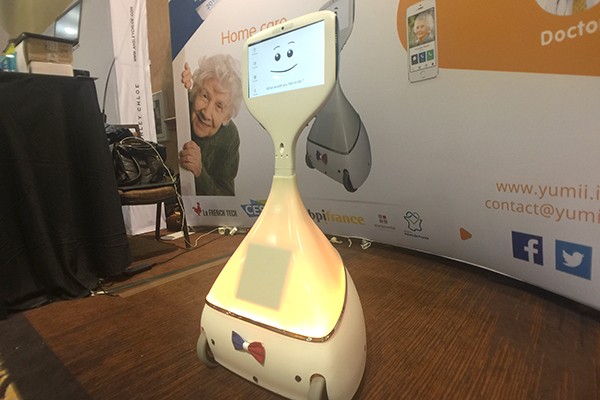 [CES 2017] Yumii Exhibited Voice Command Platform Robot